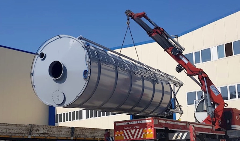 Un ensemble de silos à ciment a été livré avec succès